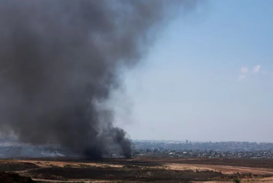 Thousands flee their homes as Israeli forces bomb southern Gaza